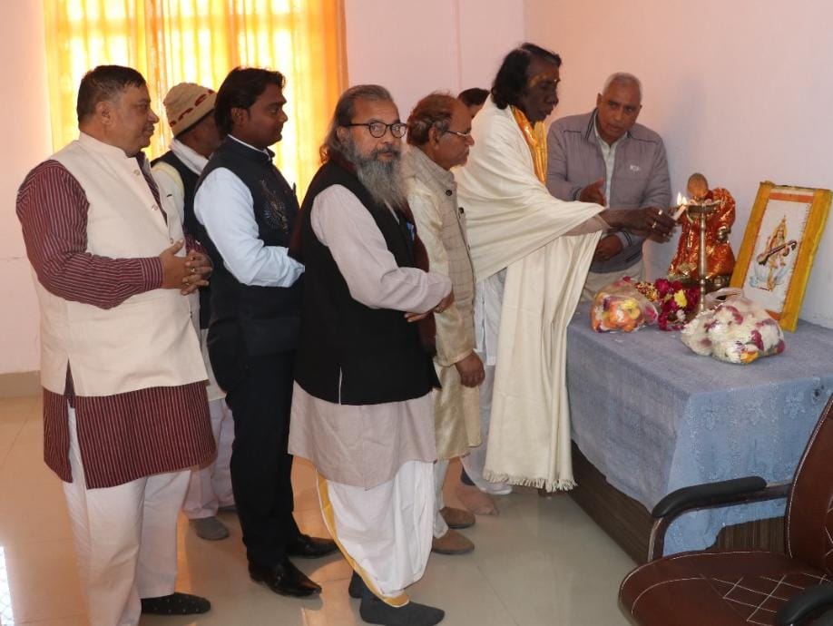 Art of Braj discussed yesterday, today and tomorrow | वृंदावन में गीता ...