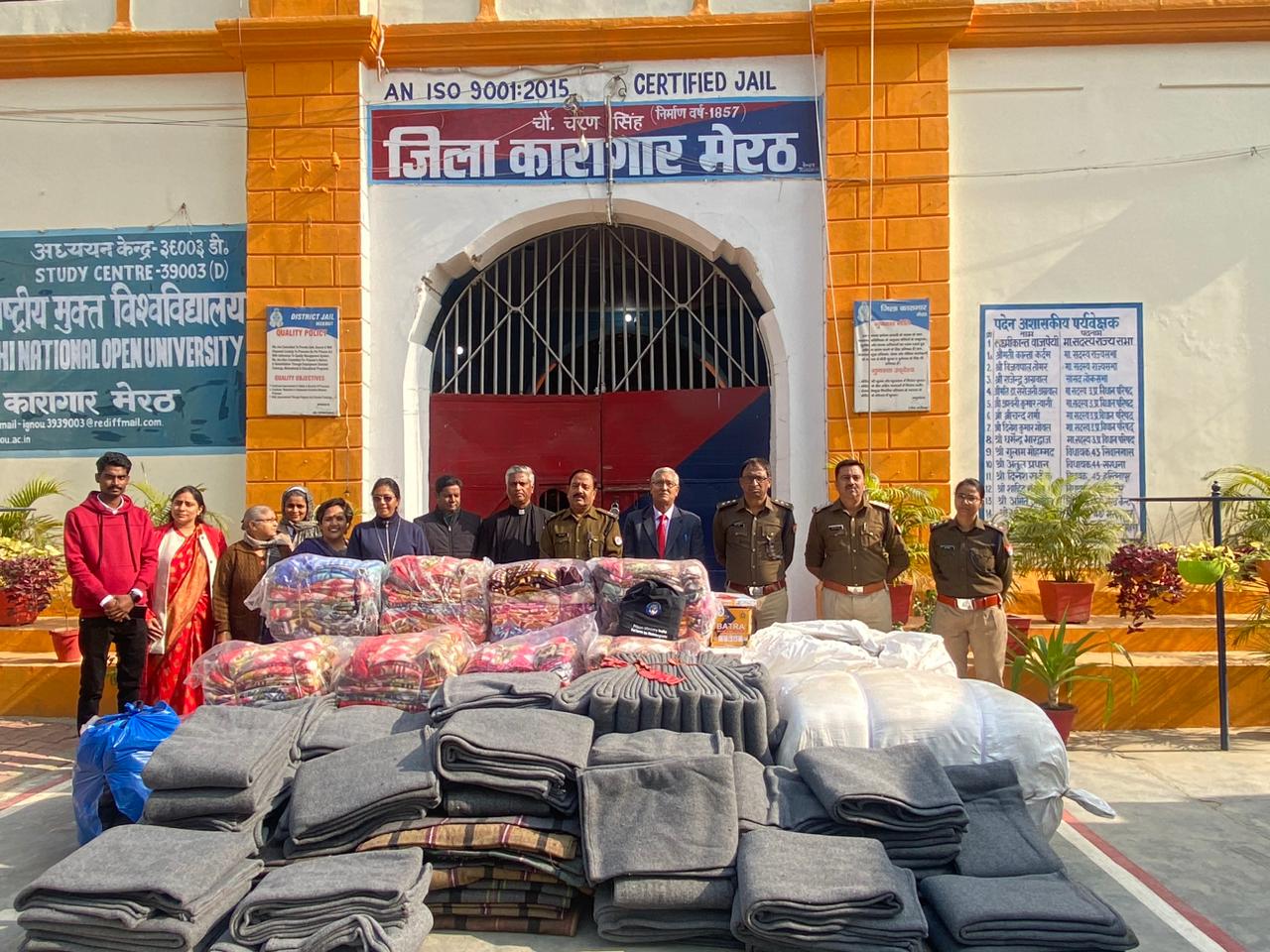 Asha Kiran Sanstha donated blankets to the District Jail in Meerut ...