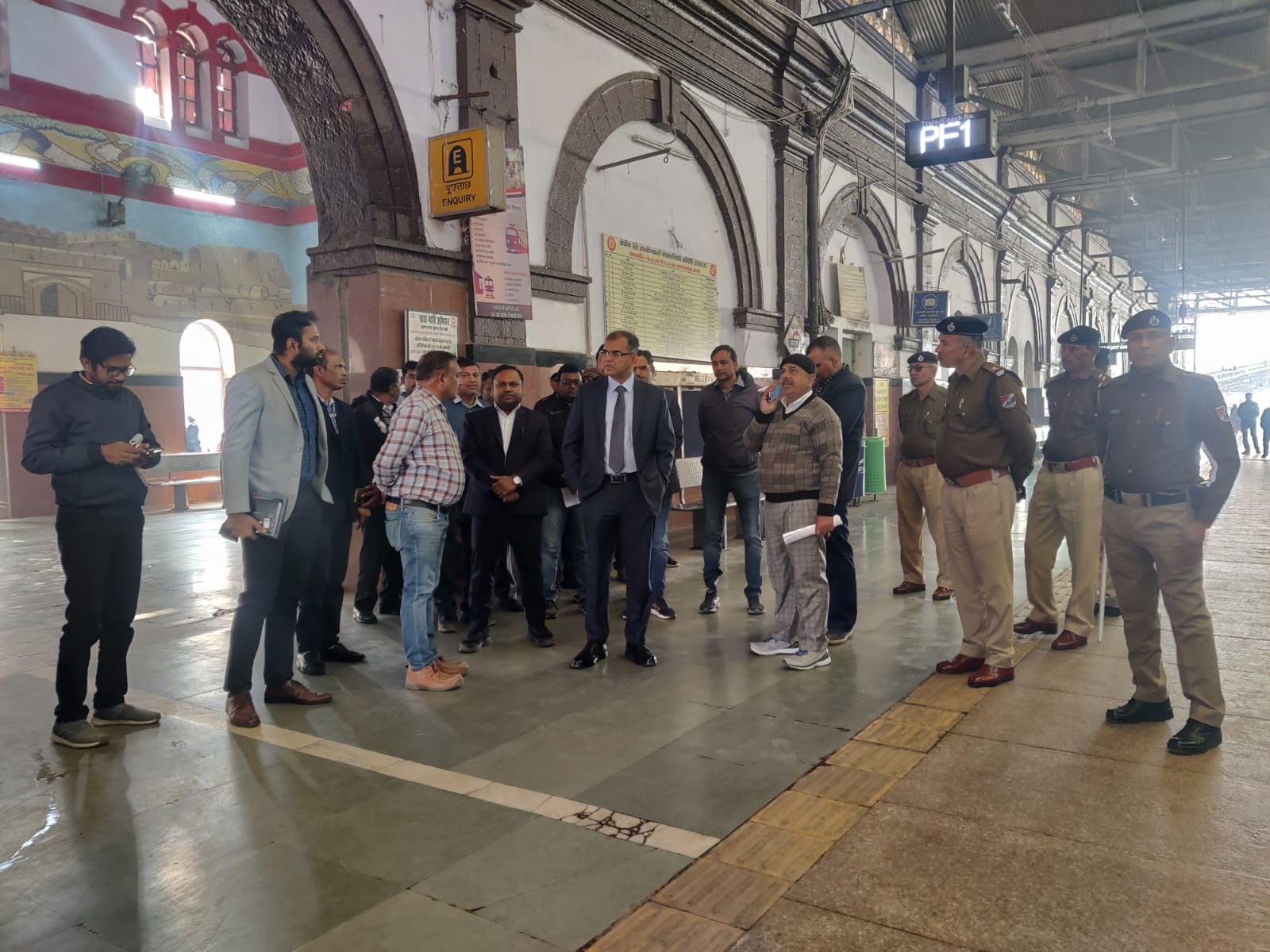 DRM arrived first, officers came late, DRM got angry seeing the chaos ...