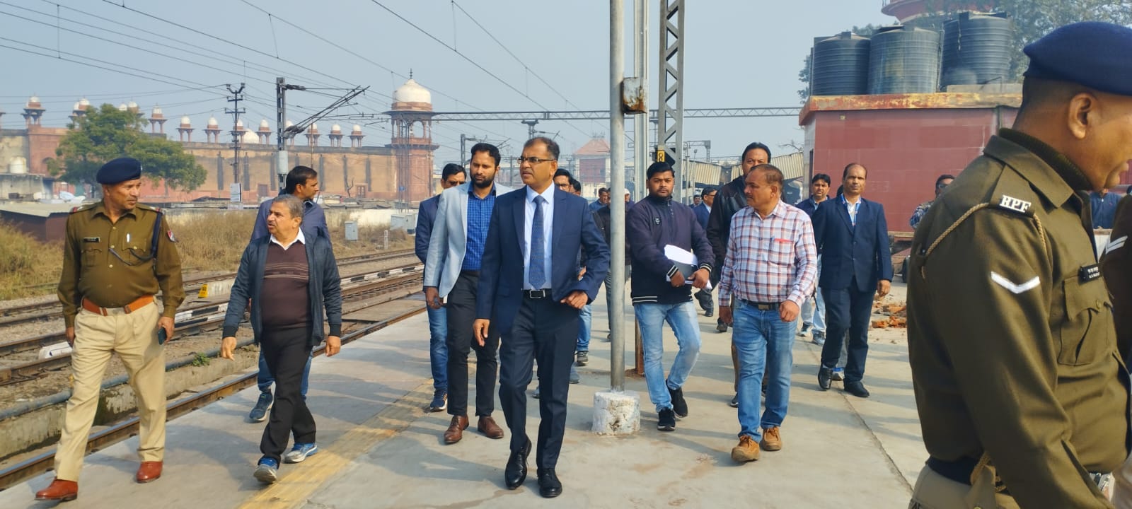 DRM arrived first, officers came late, DRM got angry seeing the chaos ...