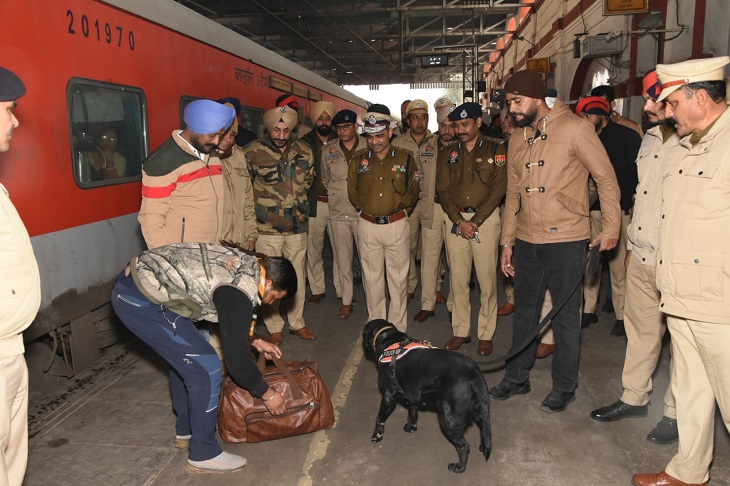 Jalandhar Police Search Railway Station And Bus Stand under Operation ...