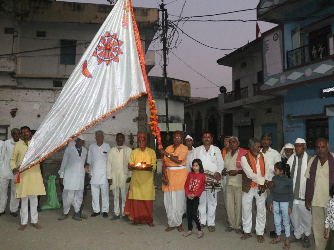 The batch of 200 km pad yatra from Tilavad to Saint Singaji Maharaj ...