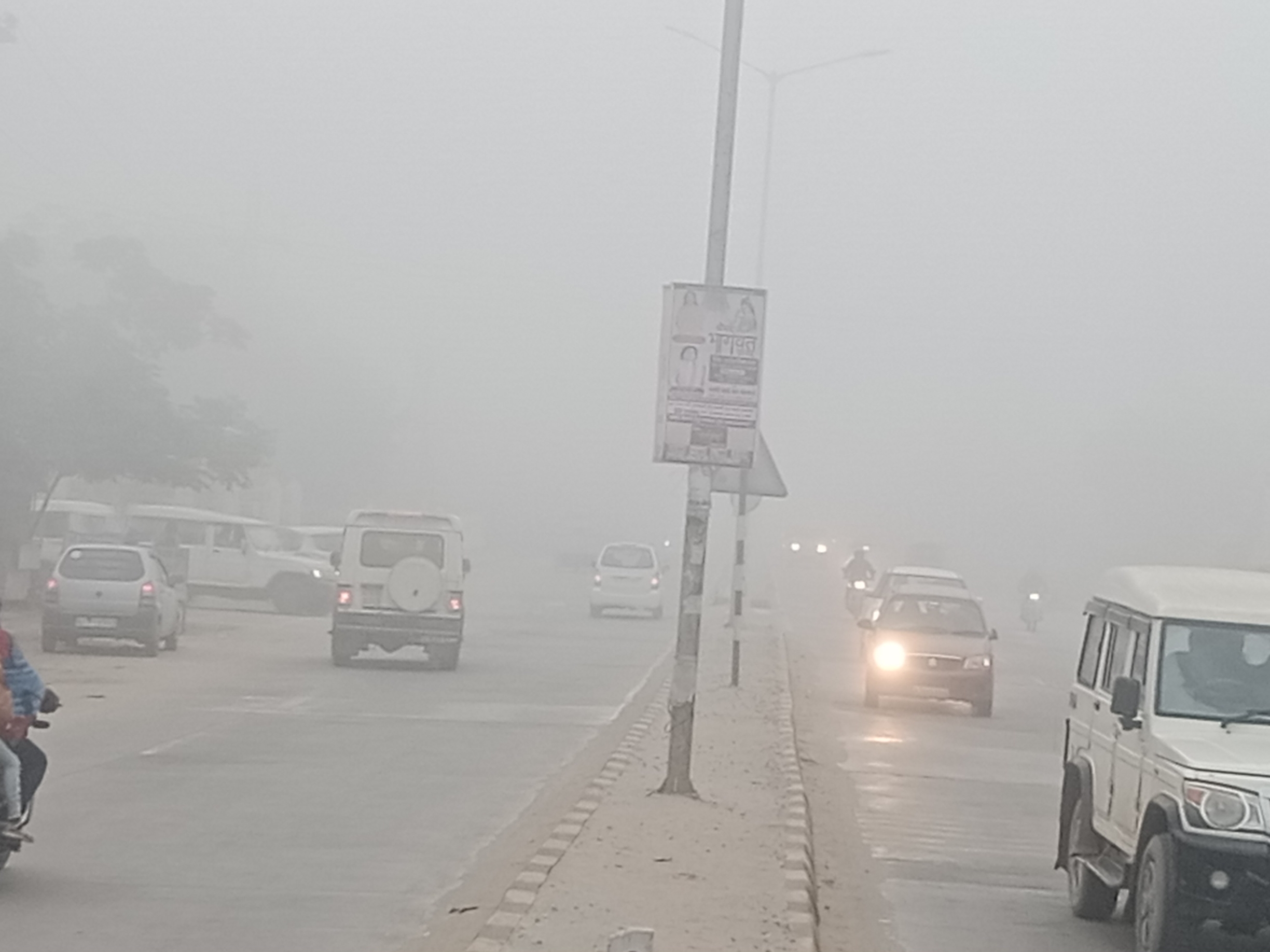 Cold winds increased the shivering of people in Churu | चूरू में सर्द ...