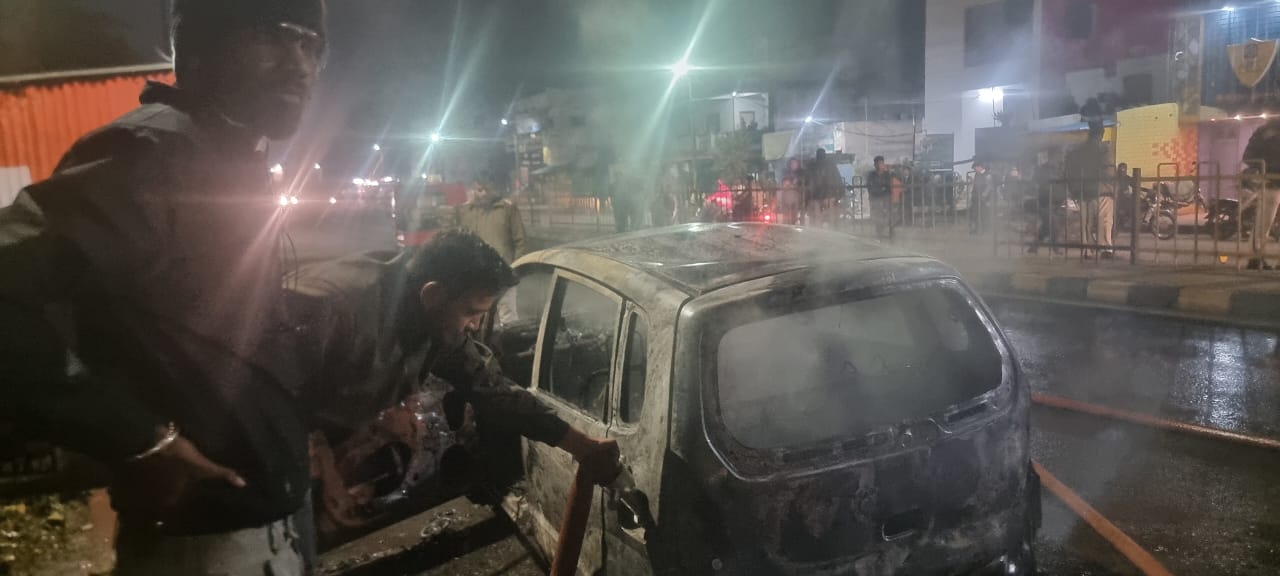 A sudden fire broke out in the Estilo car of the Jain family going from ...