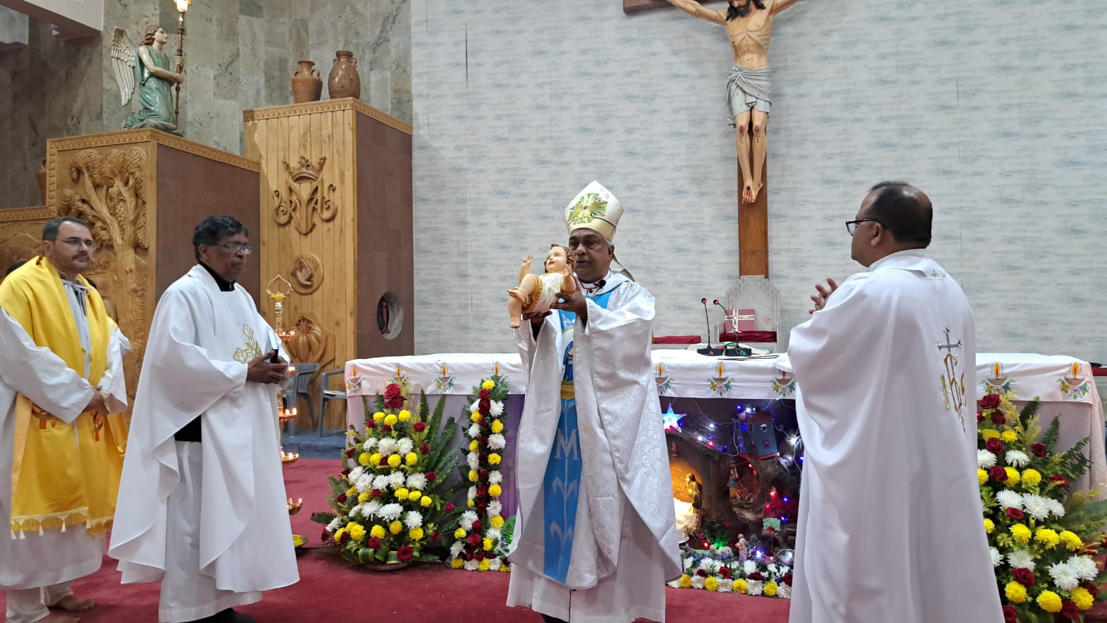Christmas Celebration in Varanasi... View Photos, Christian society is ...
