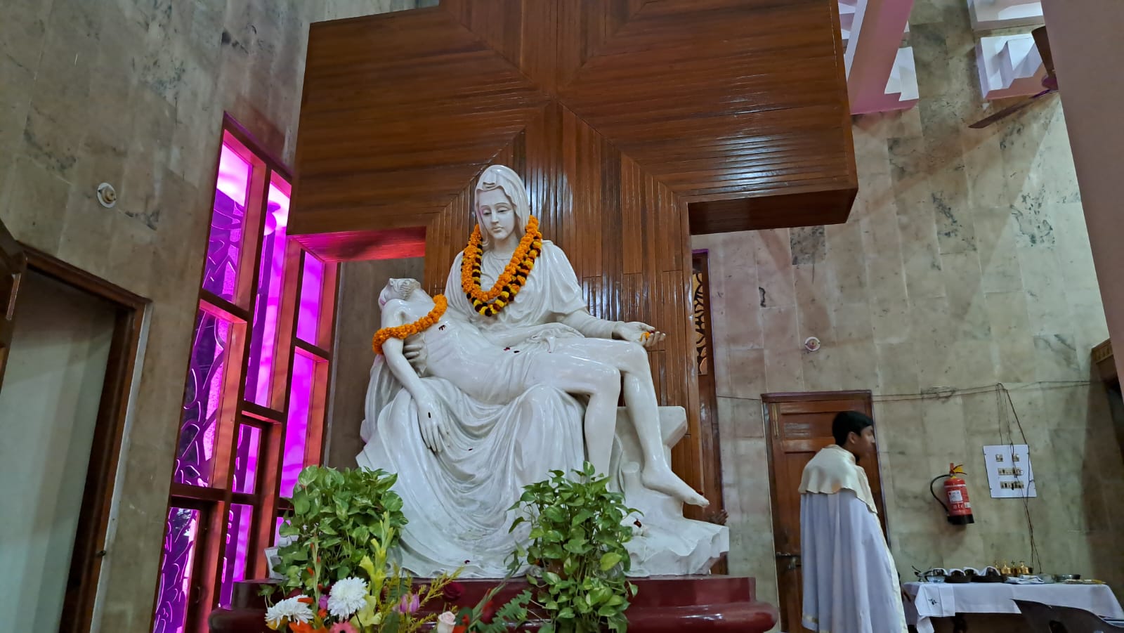 Christmas Celebration in Varanasi... View Photos, Christian society is ...