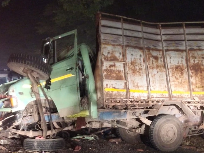 Tata 407 driver and cleaner injured in head-on collision between truck ...