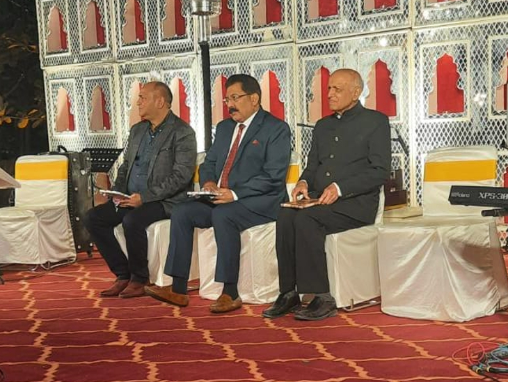 Divisional Commissioner released the book of Udaipur resident Chaplot ...