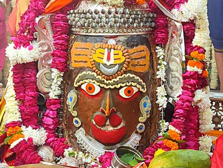 Lord Mahakal's divine makeup in the form of Hanuman ji | मंगलवार भस्म ...