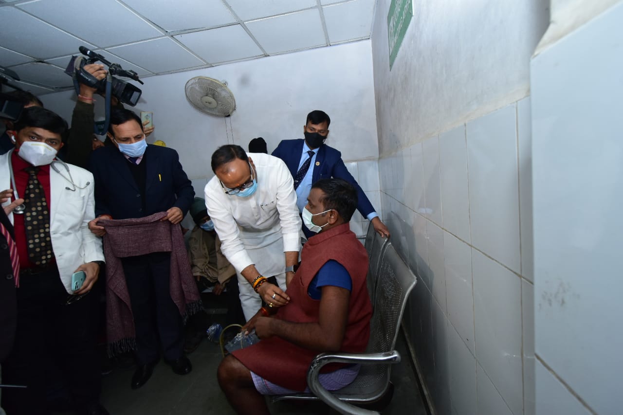 UP - Covid Mock Drill Day - Brajesh Pathak reached Balrampur Hospital ...