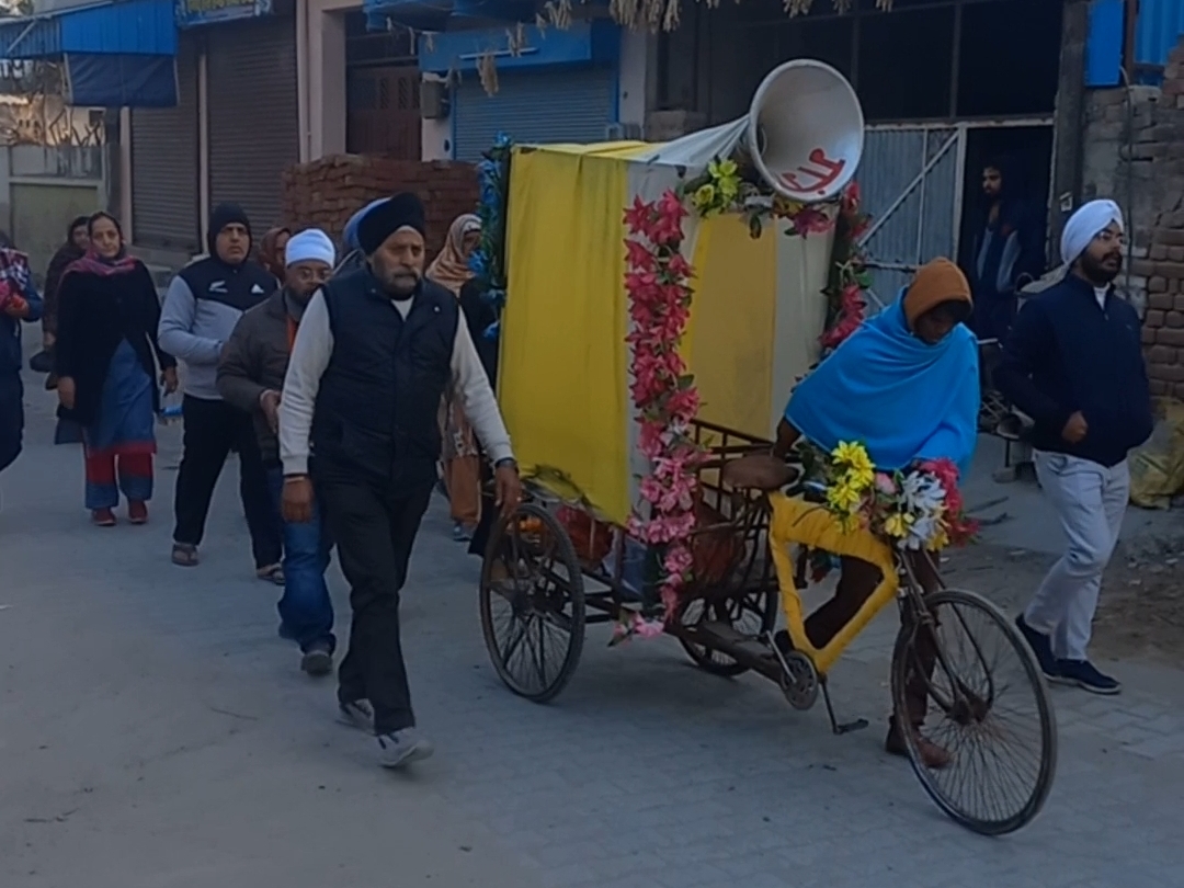 Sikh community took out Prabhat Pheri in Narnaul, the festival of light of Guru Gobind Singh ...
