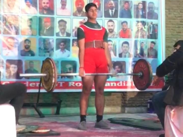 Mau's Daksh won bronze medal in power lifting | नेशनल इंडिया पॉवर ...