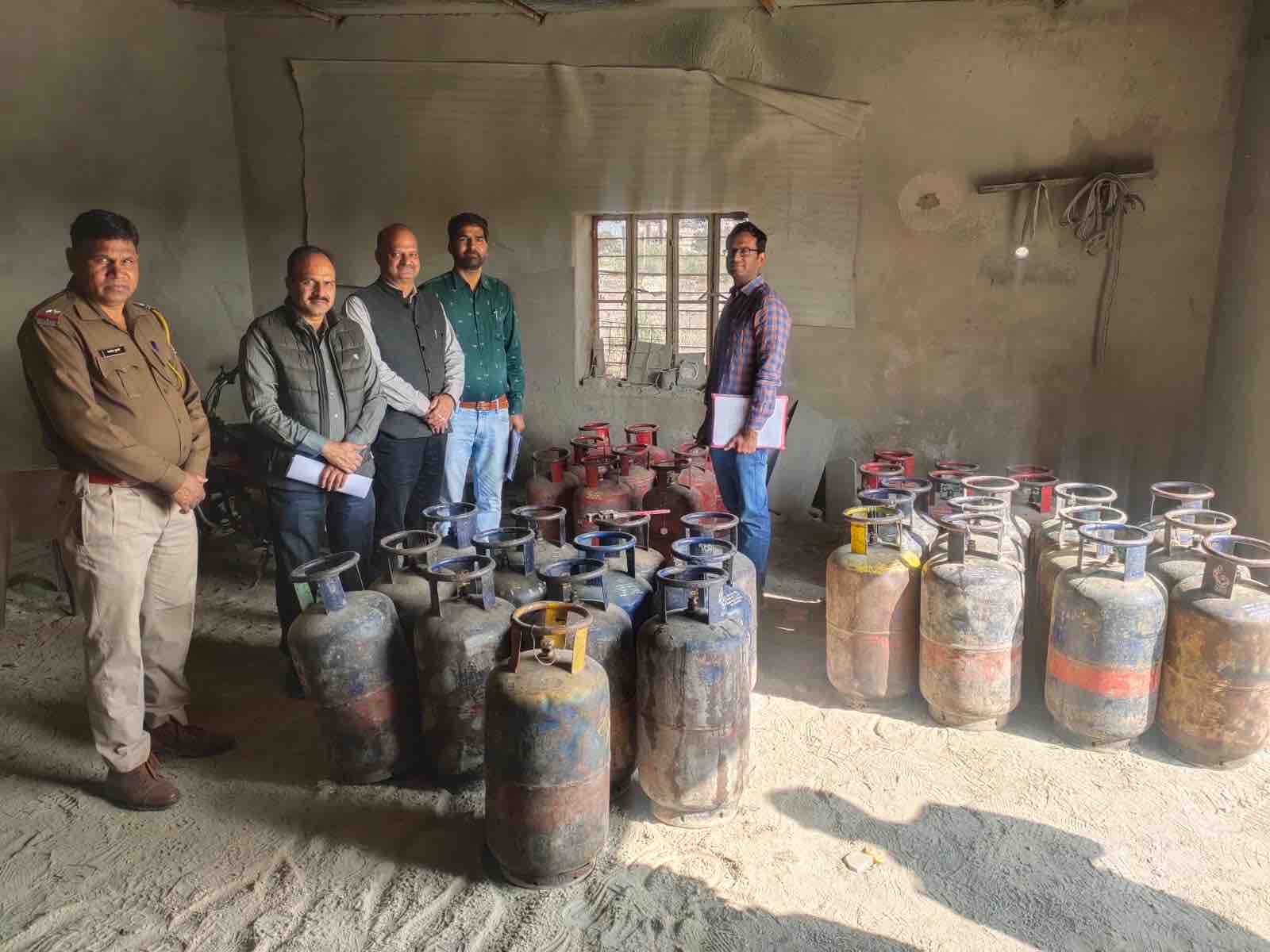 Gas was being filled with flute in rented shed, DSO team seized 41 ...