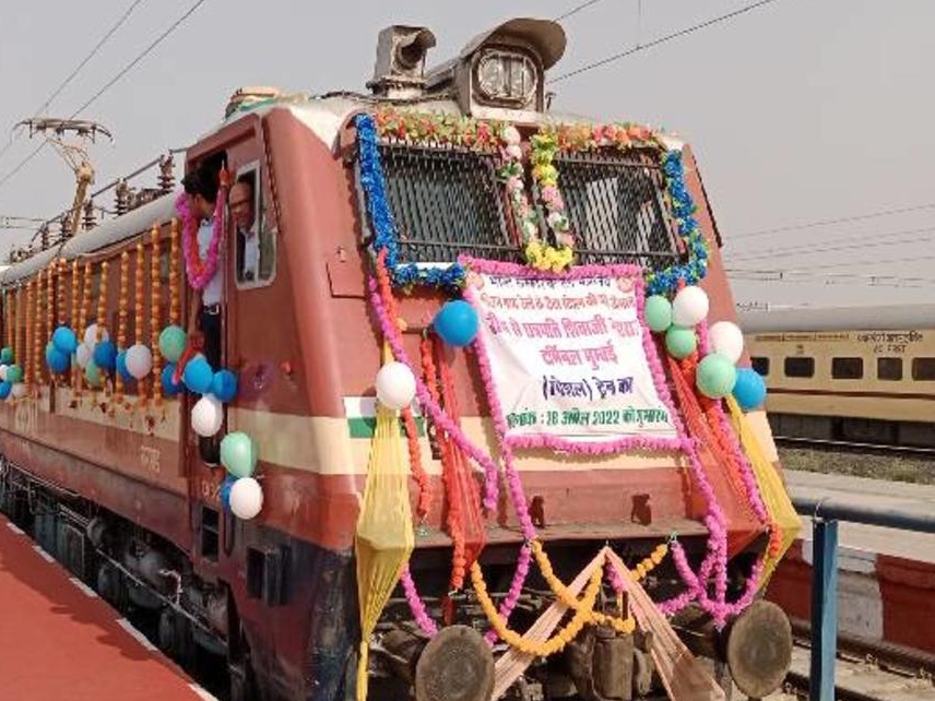 Railways extended the operation period of Rewa - CSMT Express train ...