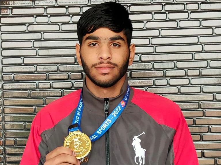 Parwanoo students won medals in wrestling; Parvinder got gold, Vishal ...