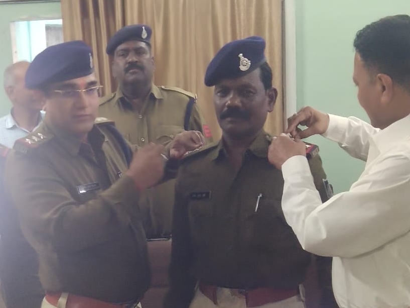 शहजाद खान, शंकर लाल धुर्वे और पथरोटा थाने से मानिकराव बट्टी, हीरालाल ...