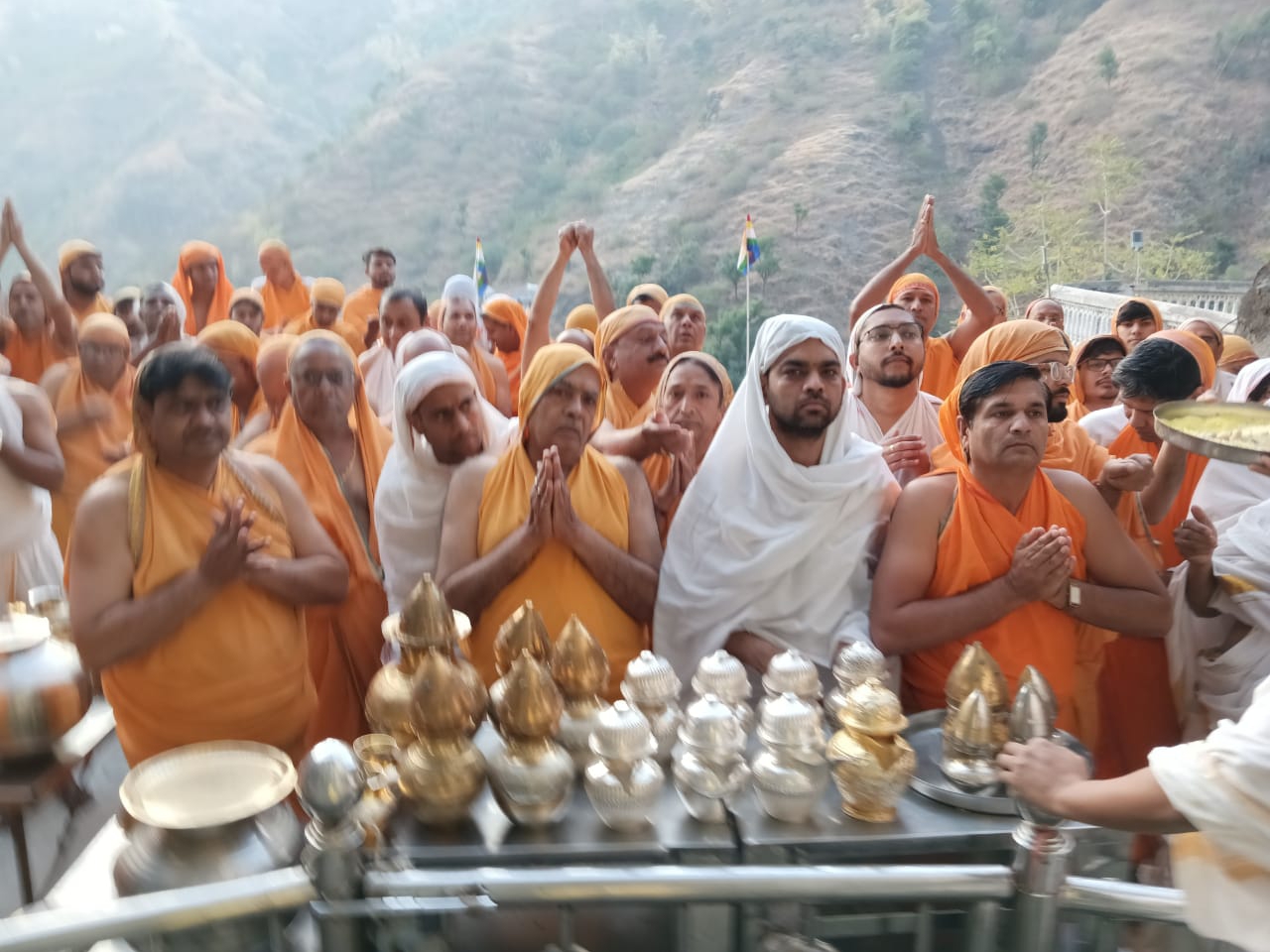 Anointing of the feet of the world's biggest Lord Adinath | बड़वानी के ...
