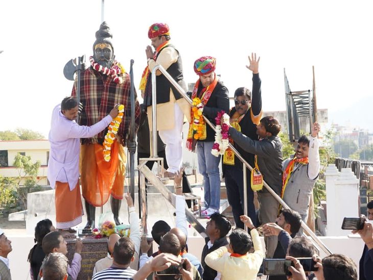 Welcomed everywhere, 51 feet statue will be installed on the banks of ...