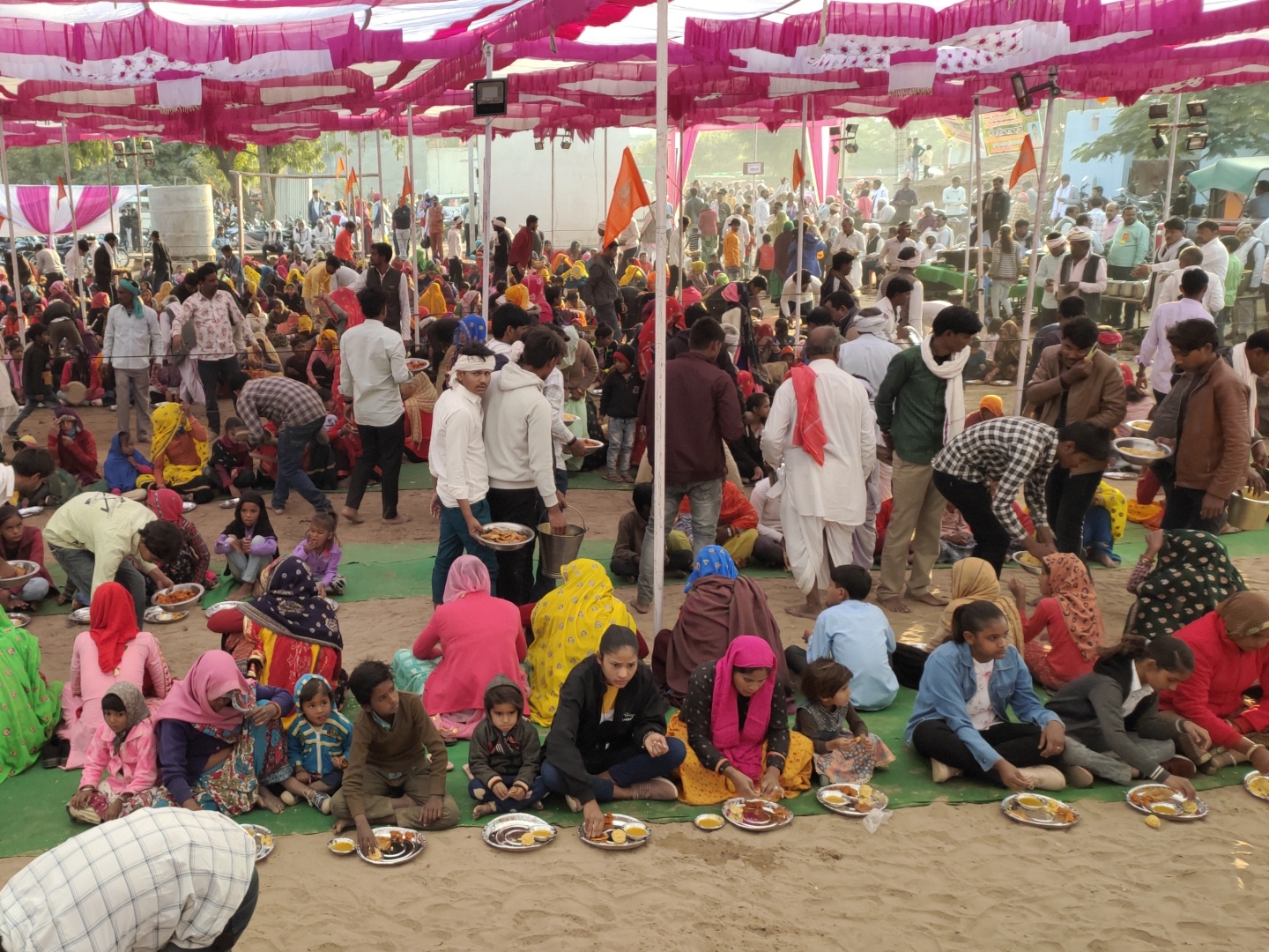 40 thousand people got Pangat Prasadi, desi ghee laddoos prepared in 20 ...