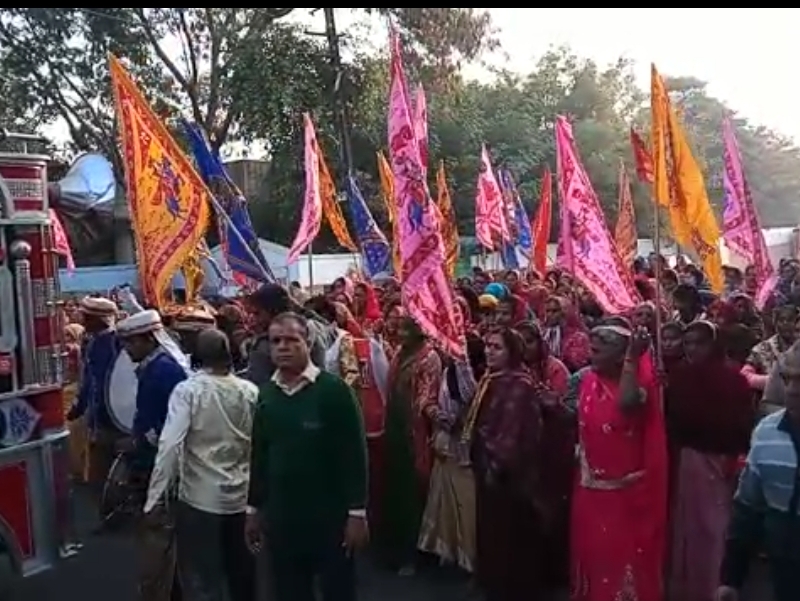 through the main streets of the city, | आठवीं गोवर्धन नाथ परिक्रमा: शहर ...
