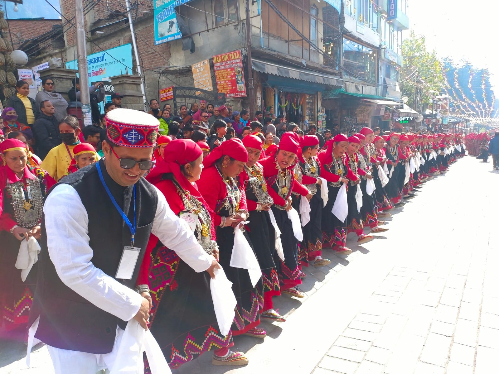 Colors of Winter Carnival in Manali; About 1000 women from 80 Mahila ...