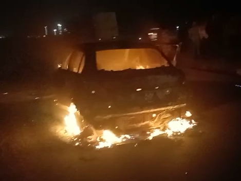 The driver saved his life by jumping, three fire engines got control of ...