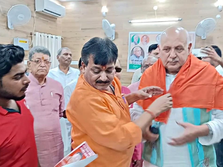 Controversy over parking, Baba is asking for mayor's ticket.Ayodhya ...