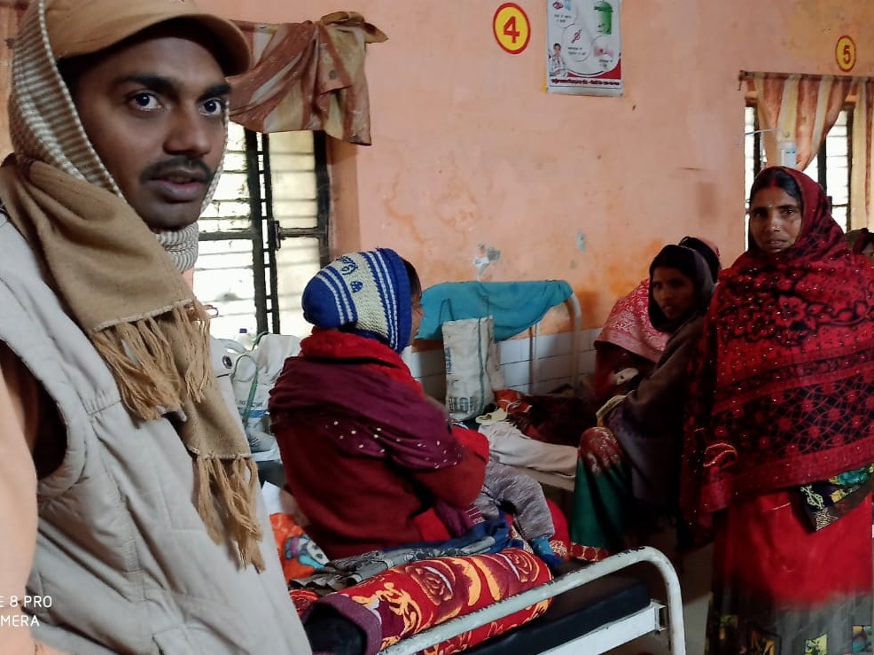 Sonbhadra's Duddhi CHC mother and child are shivering in the cold, even ...