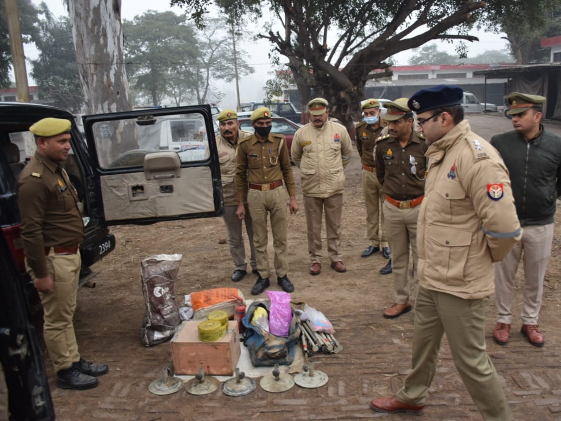 Weapon handling, riot control equipment practiced | अमरोहा एसपी ने ...