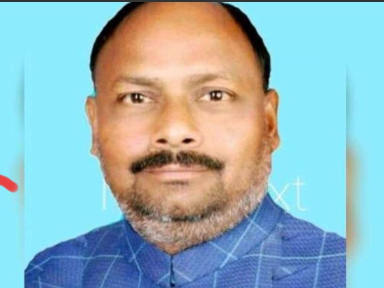 With the help of State President Vishwanath Pal, BSP engaged in helping ...