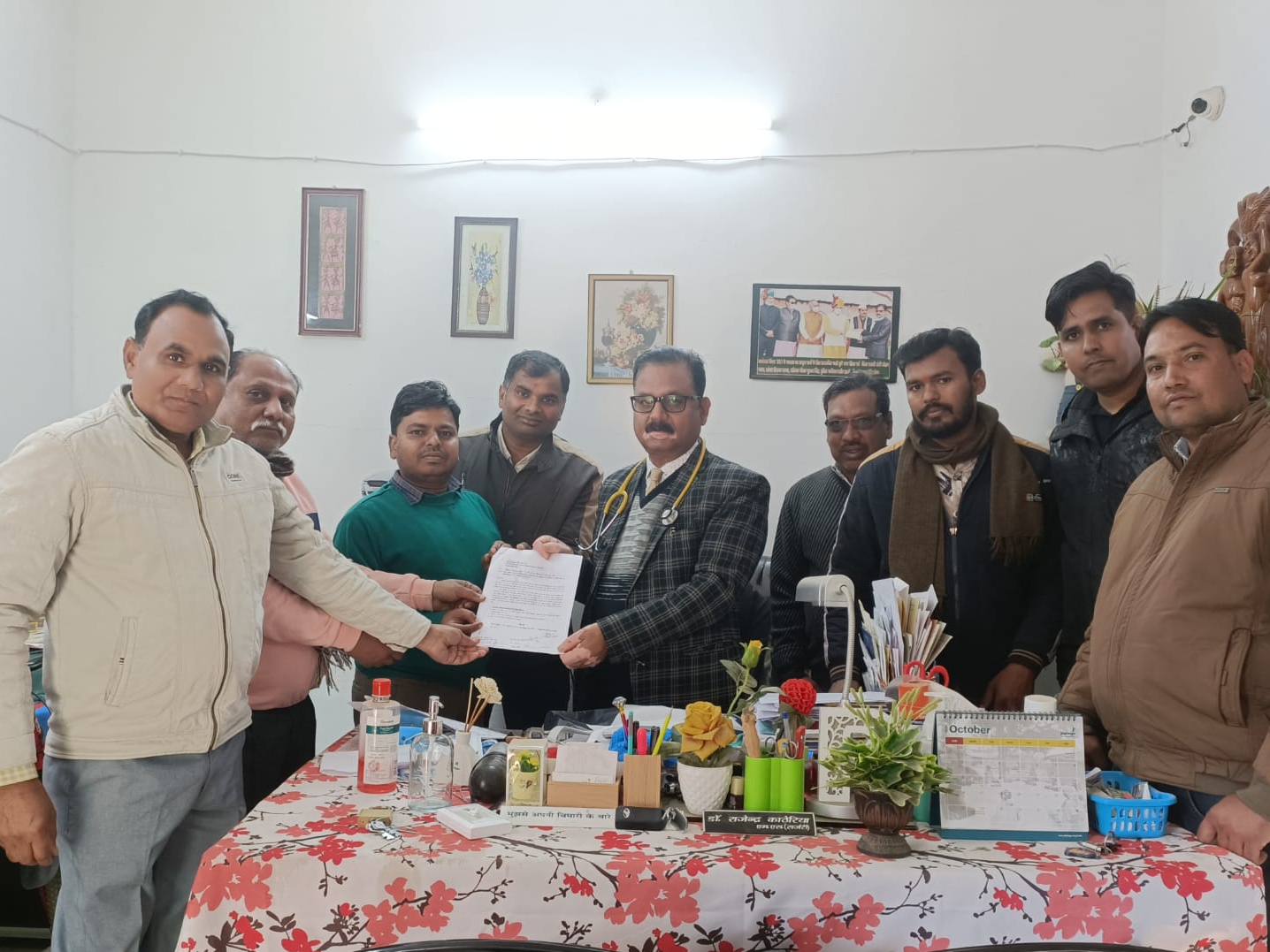 Lab technicians of government hospital gave memorandum to CHMO, strike ...