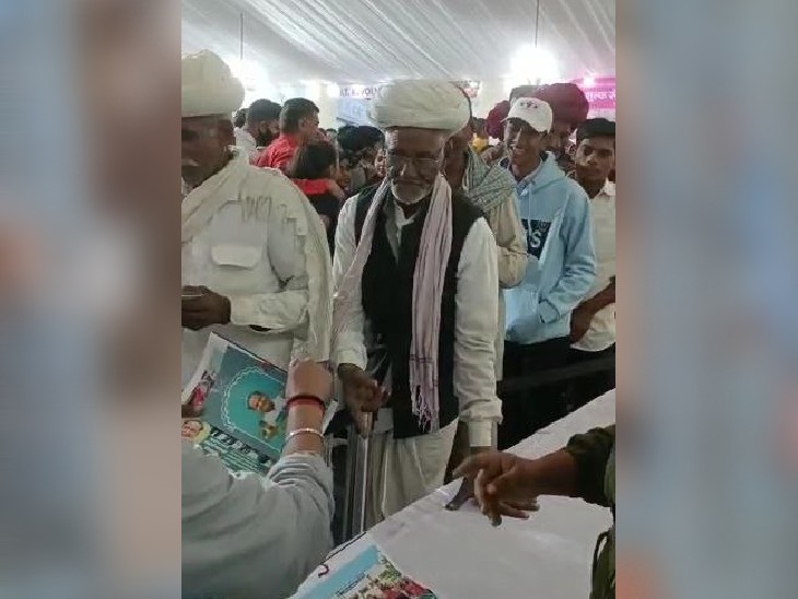 Information about government schemes distributed from house to house in ...