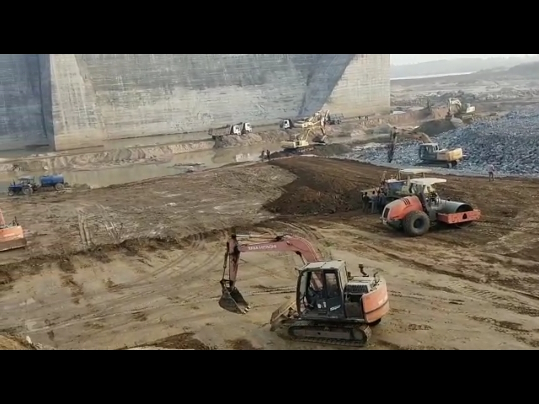 Sonbhadra's main dam spillway and soil dam will be connected, work will ...