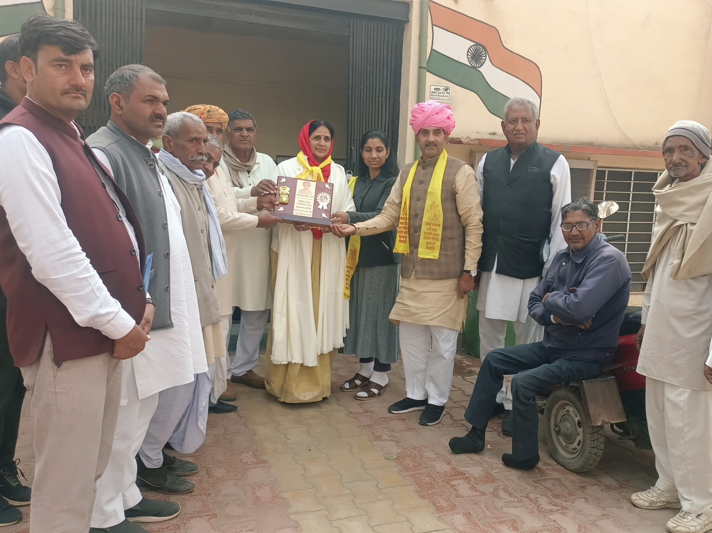 The office bearers of the Gaushala Committee honored; On one side ...