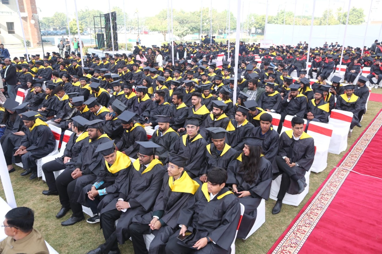 Justice Ajay Rastogi and Ashwin Sanghi awarded degrees to students ...