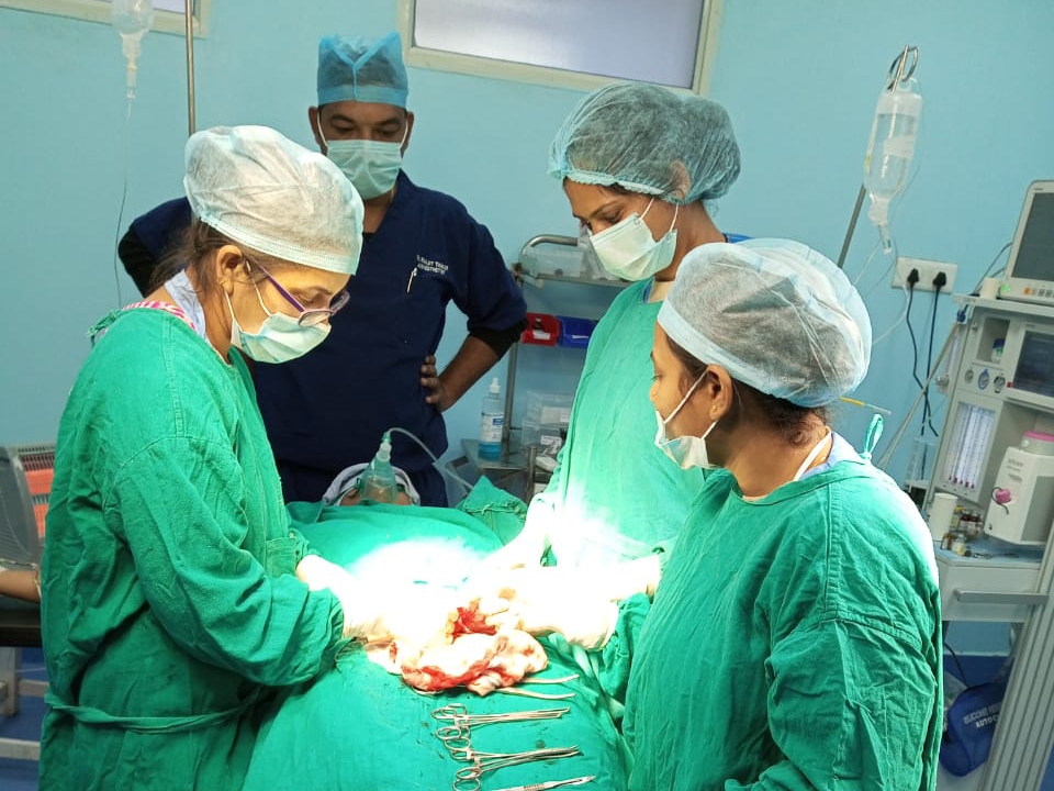 Lump removed after operation of woman's uterus | मंडीदीप अस्पताल में ...