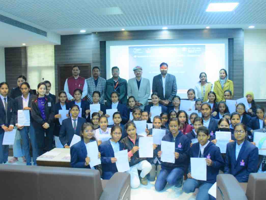 Girls showed interest in painting and calligraphy competition, winning ...
