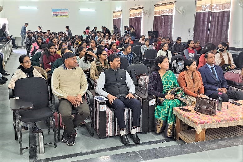 The ongoing 7-day camp at SRK College ends | NSS शिविर में दी विधिक ...