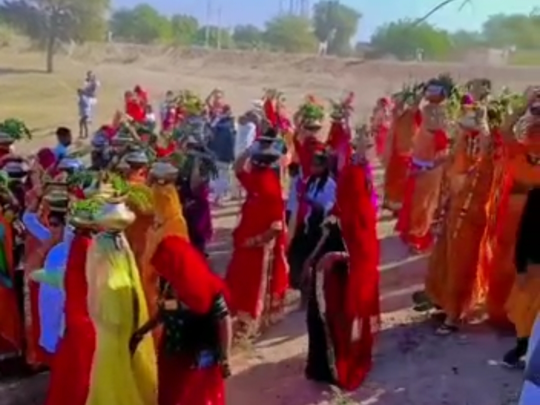 The women of the society took out the Kalash Yatra, Shri Shabdvani ...