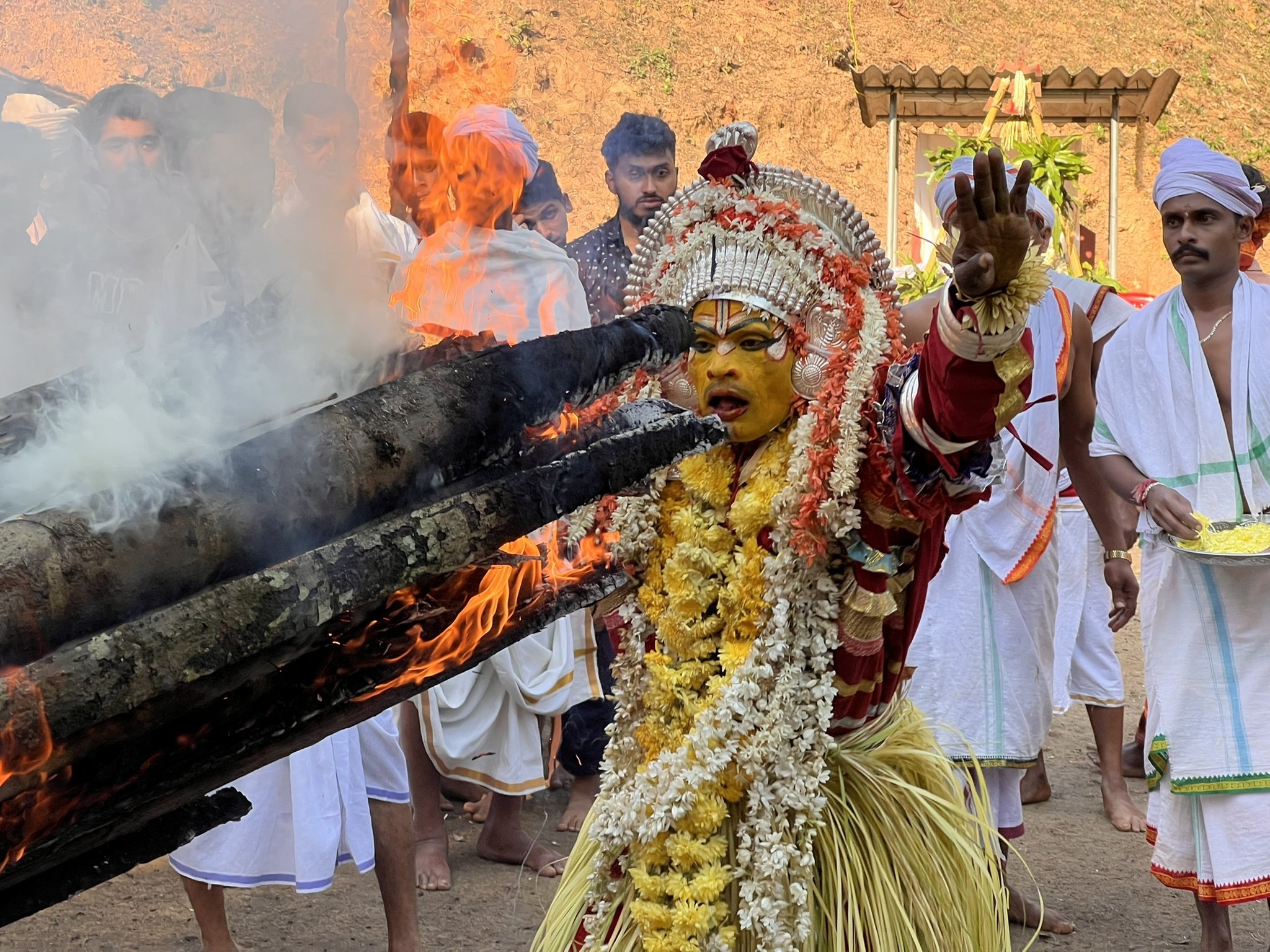 Karnataka Bhoota Kola Tradition Story Explained | Bootha kola Festival ...