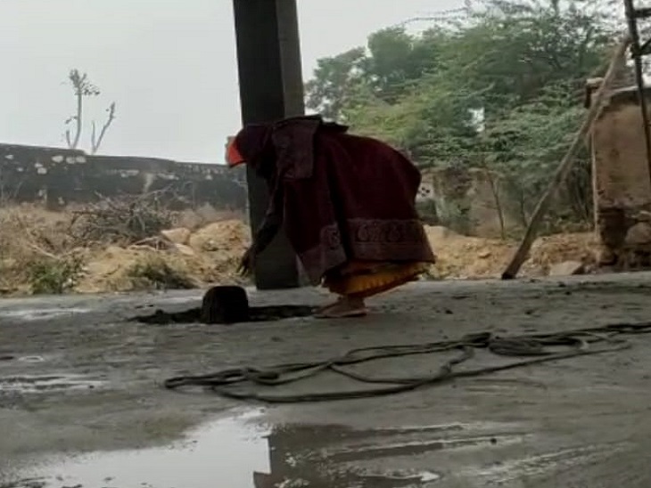 Controversy over cutting of 100 year old Jati tree in Rambas village of ...