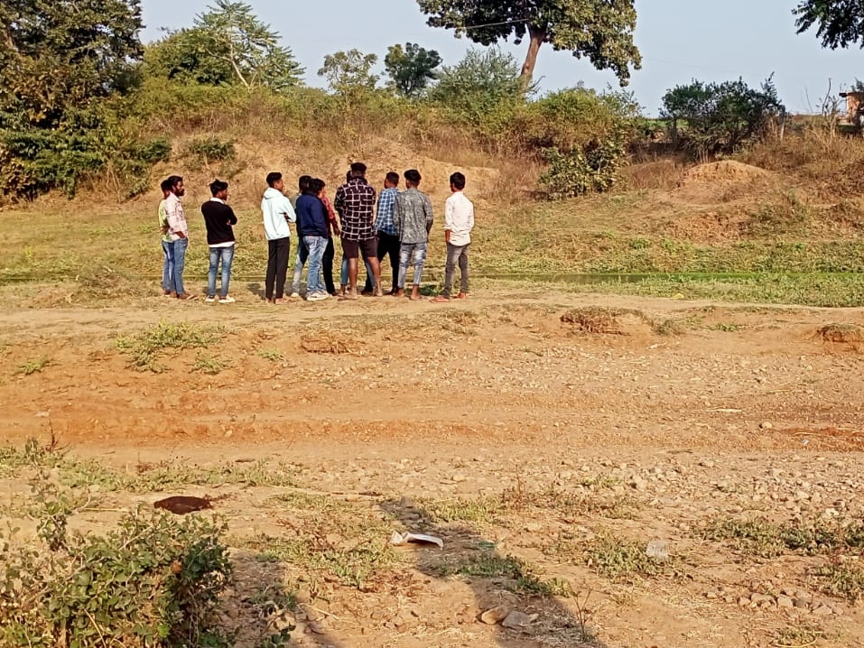 Pradeep is written on the hand of the young man, police engaged in ...