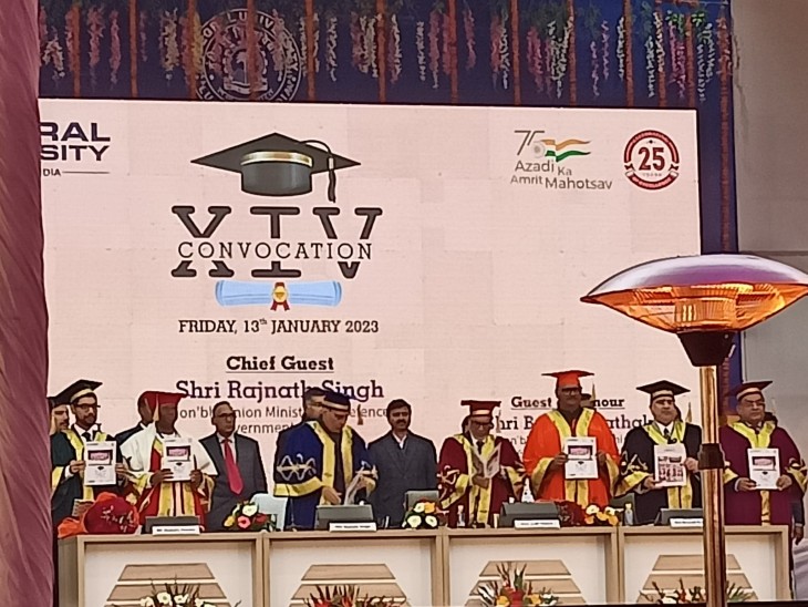 Lucknow - Defence Minister Rajnath Singh reaches at Integral University ...