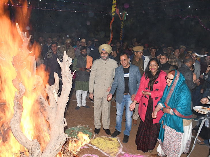 Youth did Bhangra and Giddha, congratulated each other | सिख समाज व ...