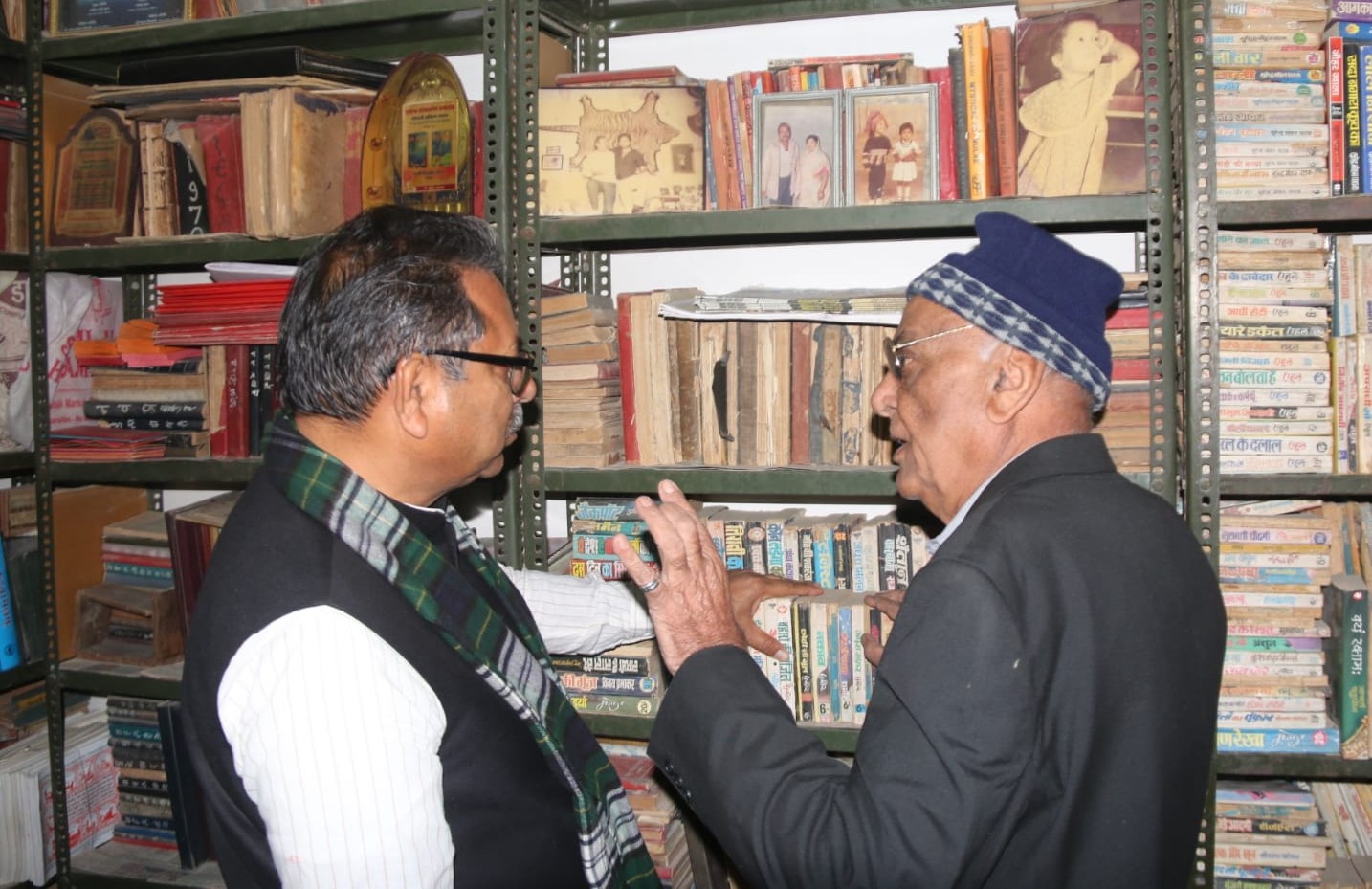 Visited Karni Mata in Deshnok, showed interest in novels at worker's ...