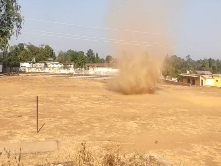 people scared of sudden tornado, Children playing in the field saved ...