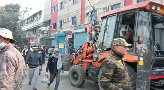 The traders themselves removed the encroachment at night; Ramps started ...