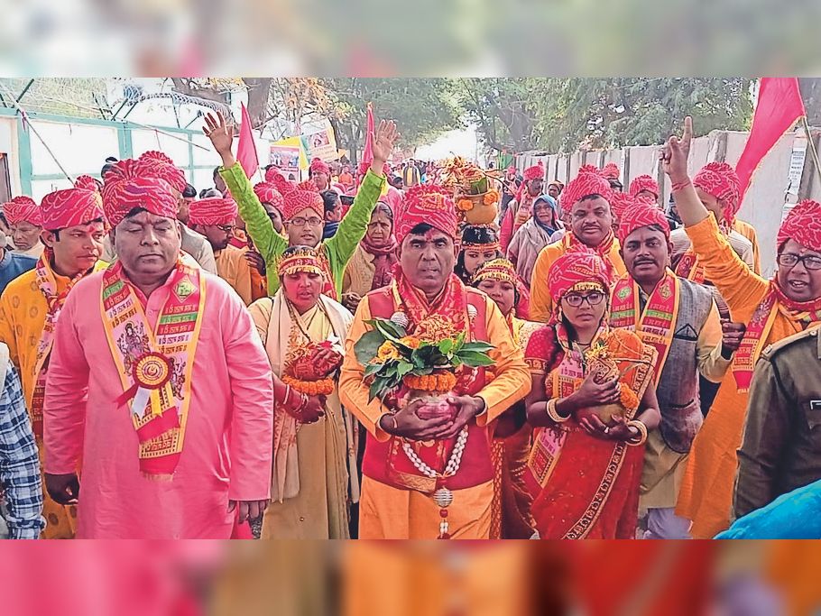 Devotees came out with music on Maa Chanchala festival, the city became ...