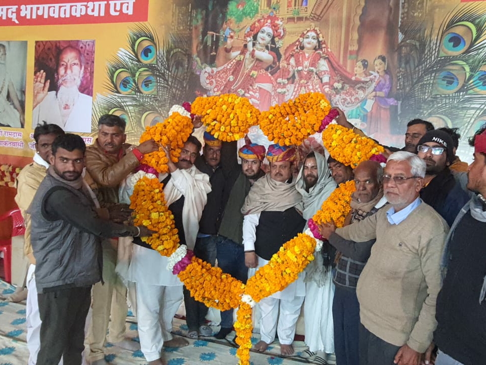 Devotees danced fiercely on the hymn Mayad tharo vo poot kathe ...