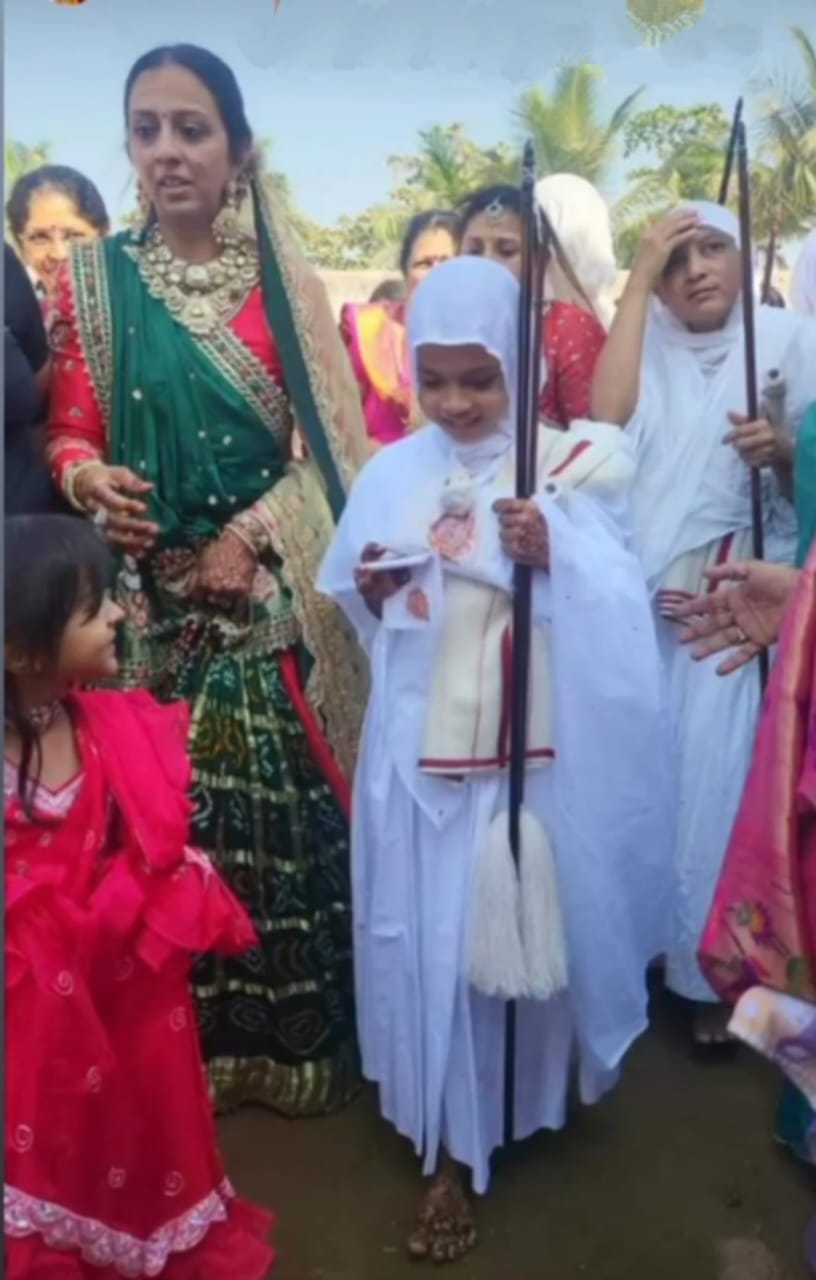 Who Is Devanshi Sanghvi | Surat Businessman's 9 Year Old Daughter Will ...